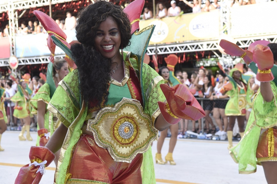 Gazeta na Folia: musas das escolas de samba brilham na avenida | A Gazeta